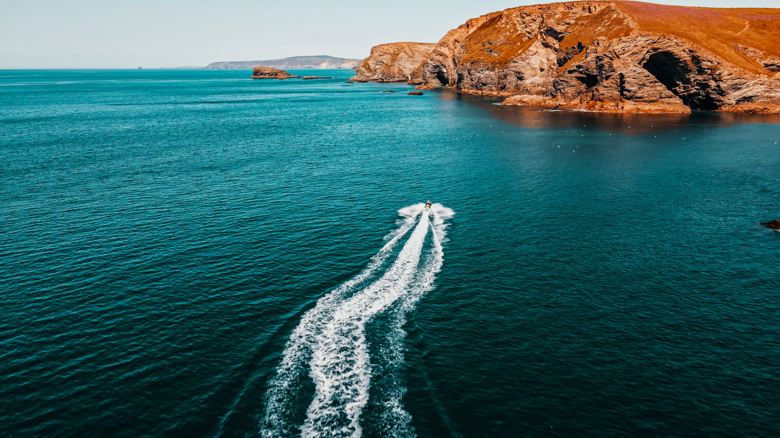 What Is A Motorboat And How To Use It? - viravira.co Blog